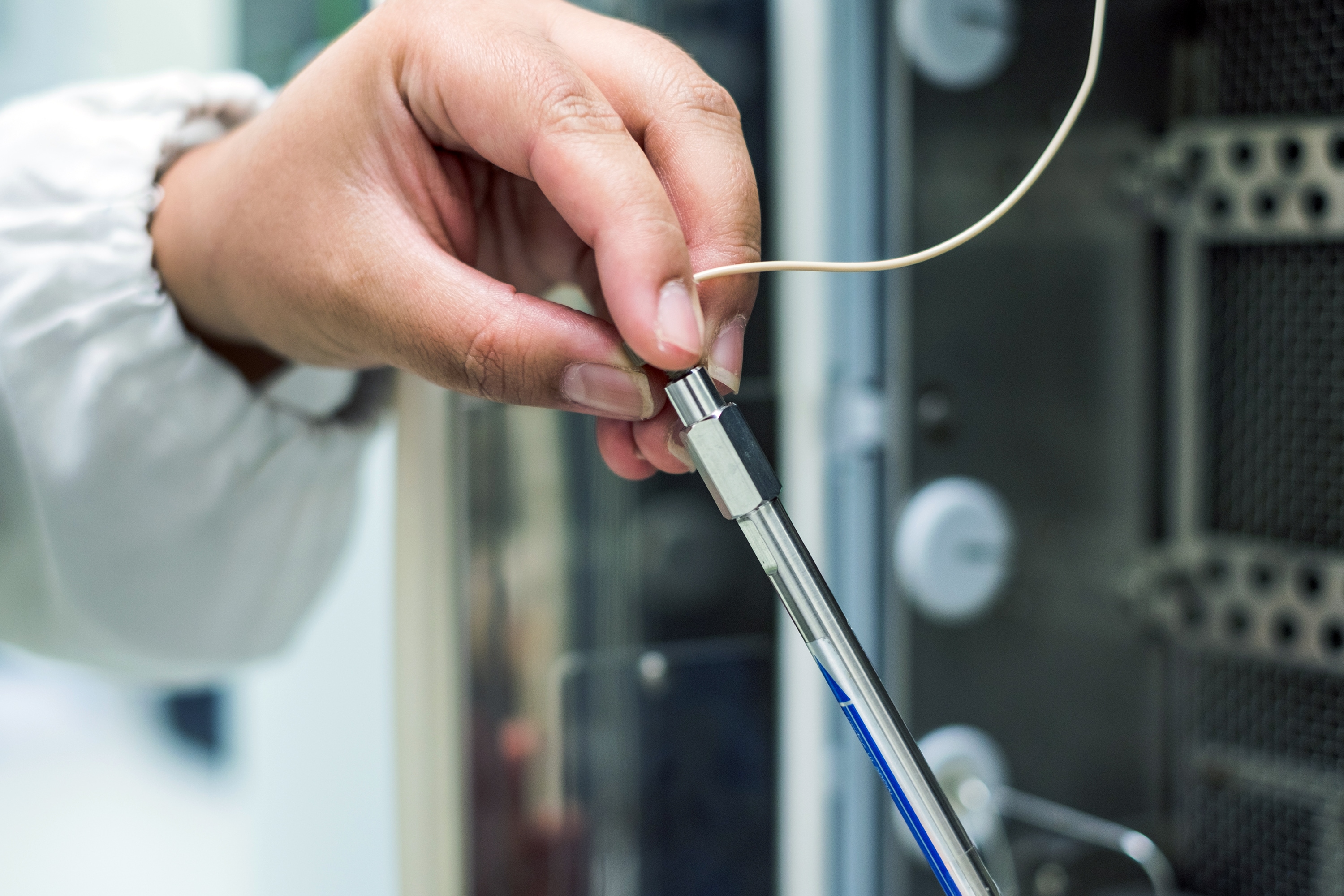 The Importance of Column Compartment Thermostatting and Preheating for ...